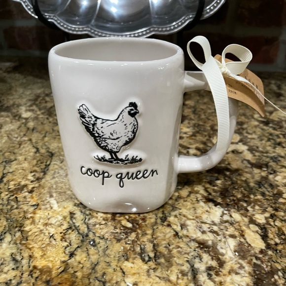 Rae Dunn | Dining | Rae Dunn Farm Line 3d Chicken Coop Queen 95 Oz Mug ...